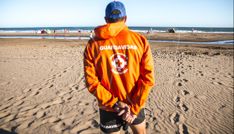Urgente: Guardavidas ganan 500 mil por mes y van al paro para ganar un ...