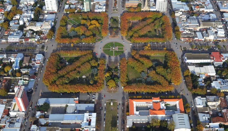 El 60% de los necochenses está a favor de que la Plaza Dardo Rocha sea ...